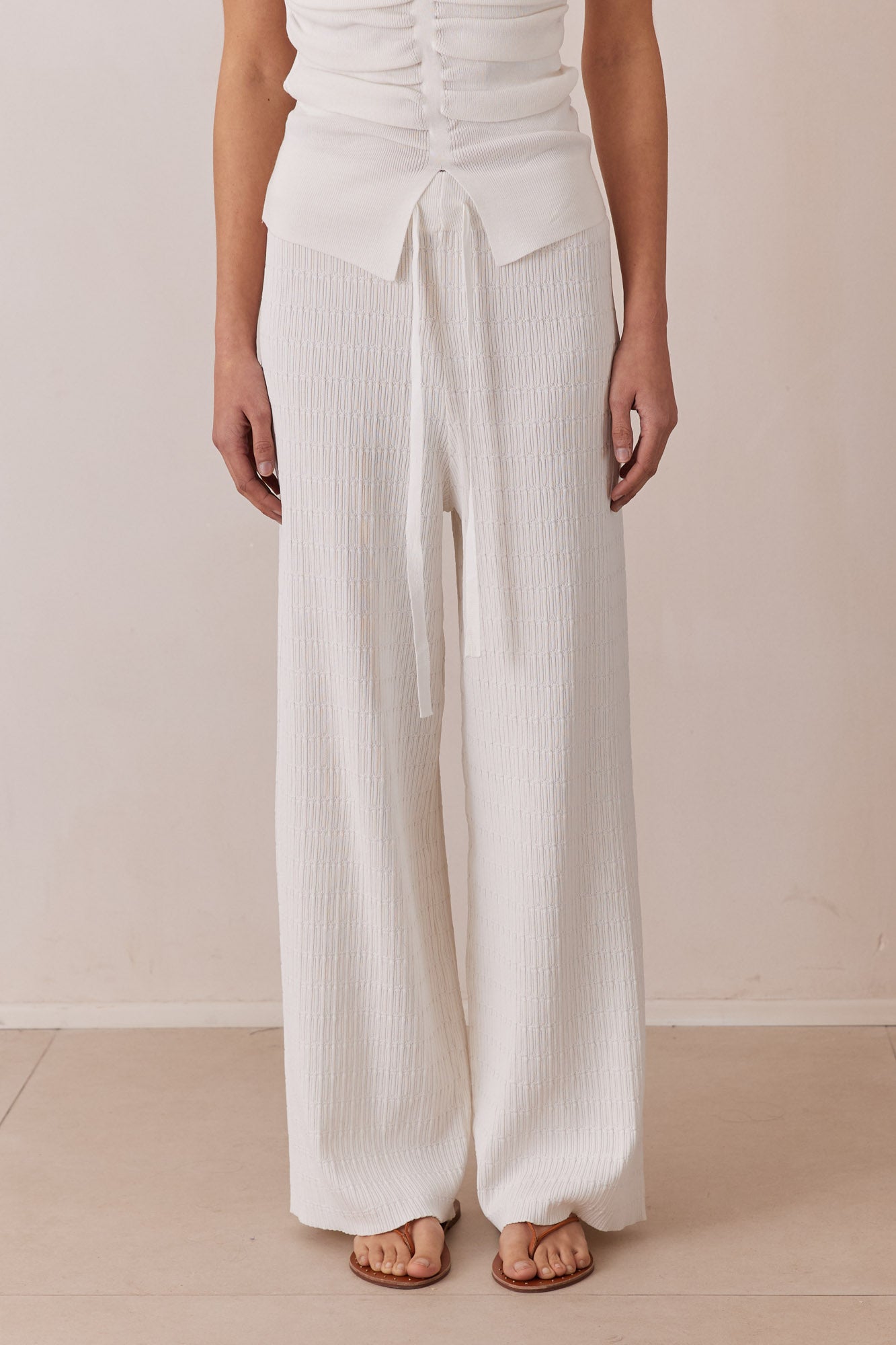 מכנסי אמור סיומת רחבה | לבן – Miss Nori